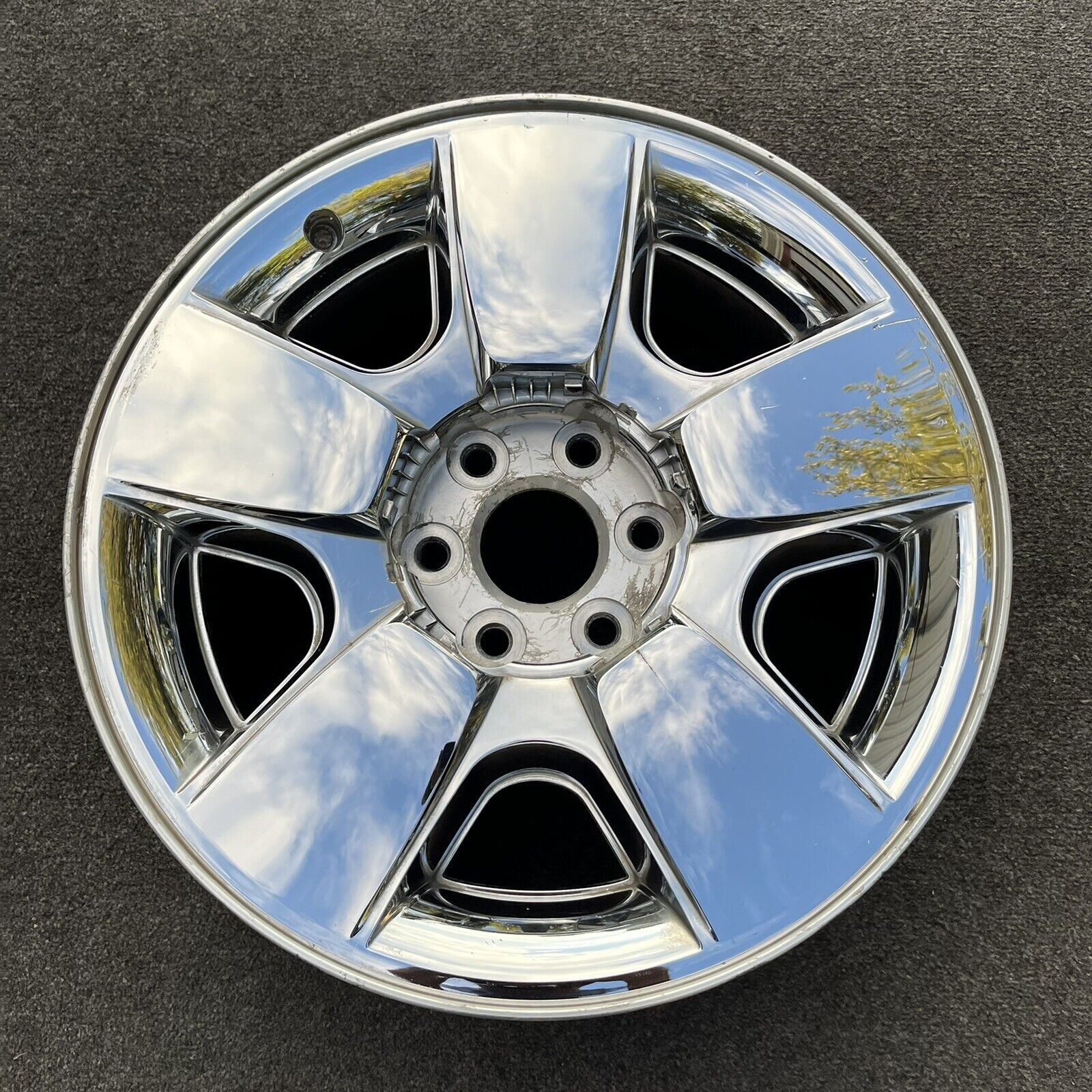 SINGLE 20 INCH WHEEL CHEVROLET SILVERADO TAHOE SUBURBAN OEM CHROME CLAD 5417 | JC wheels and caps