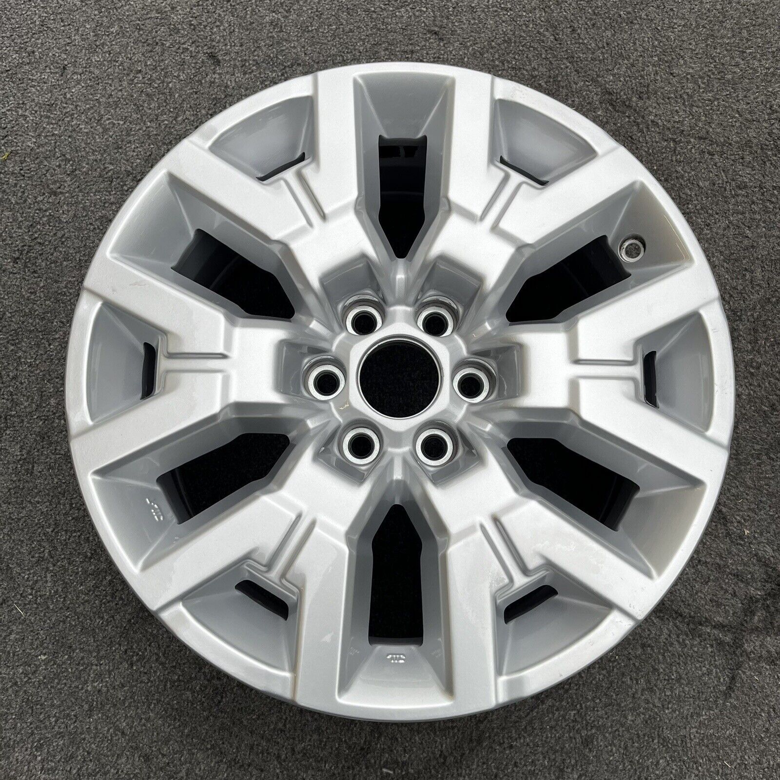 single 17 inch wheel/rim nissan frontier 2022-2024 genuine oem silver ...