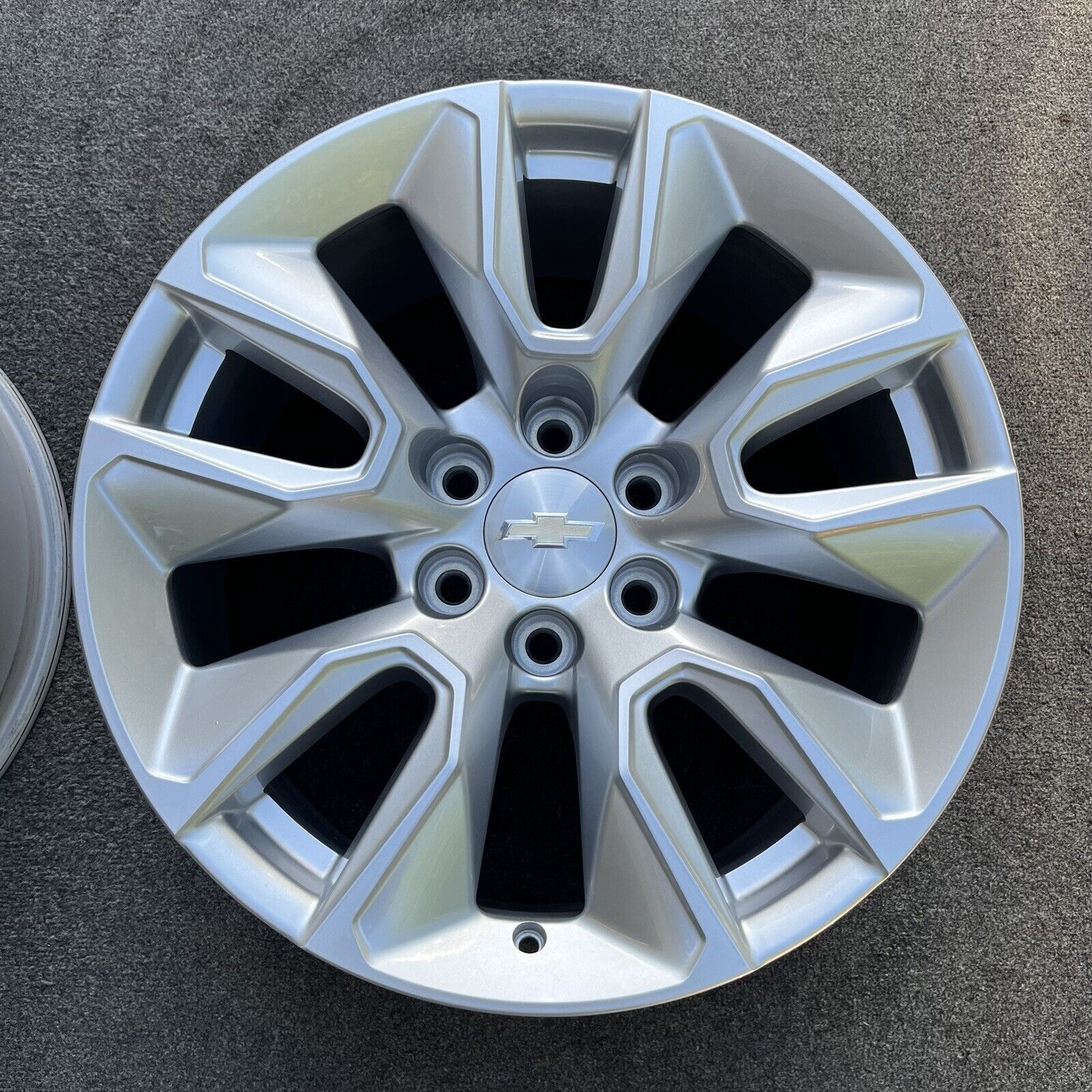 20 INCH WHEEL/RIM CHEVROLET SILVERADO 1500 2019-2023 OEM GENUINE SILVER ... 20 INCH WHEEL/RIM CHEVROLET SILVERADO 1500 2019-2023 OEM GENUINE SILVER ...