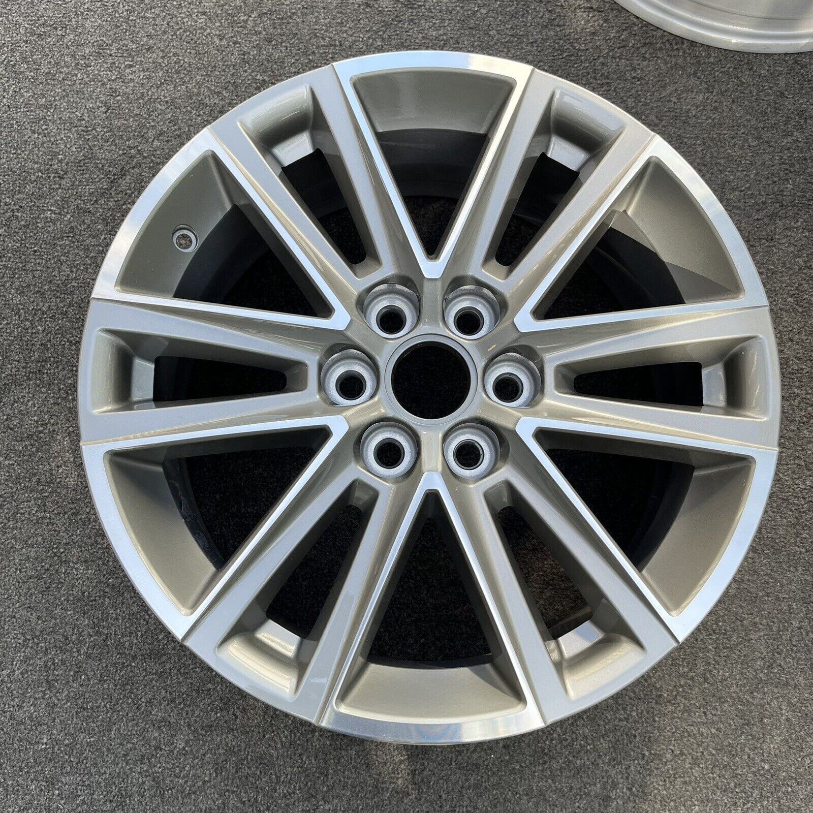 SINGLE 18 INCH WHEEL CHEVROLET TRAVERSE 2022-2024 OEM GRAY MACHINED ...