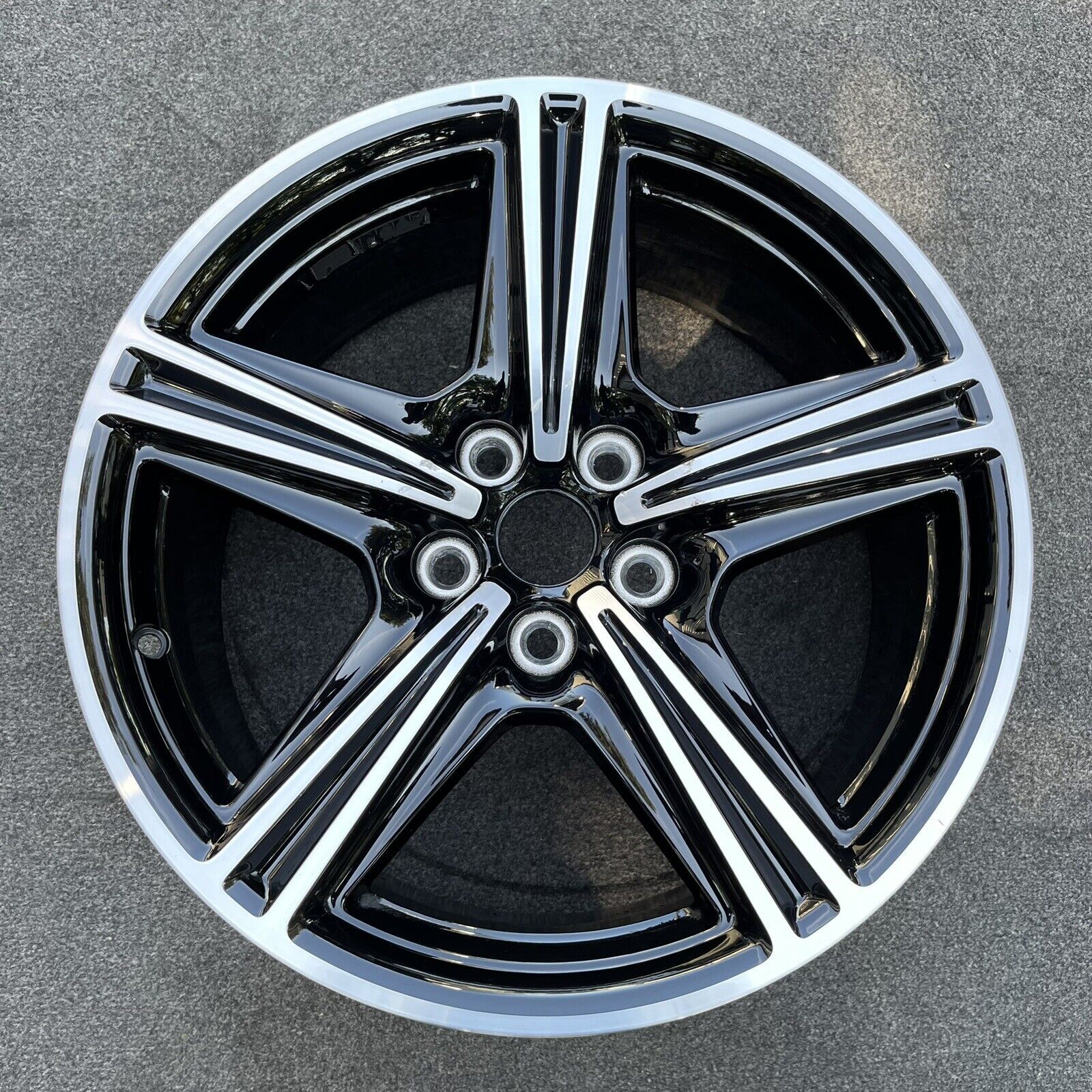 single 18 inch wheel/rim ford mustang 2024-2025 oem black machined pr3c ...