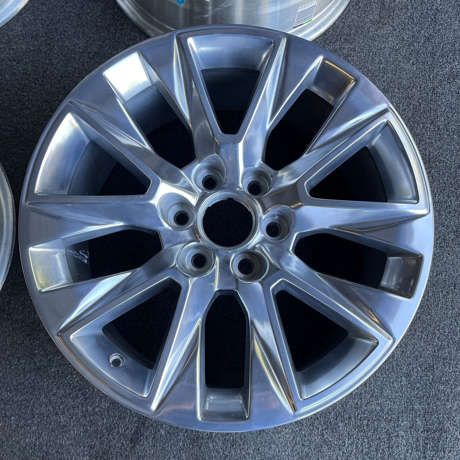 SINGLE 20 INCH WHEEL CHEVY SILVERADO, TAHOE SUBURBAN 2019-2023 OEM ...