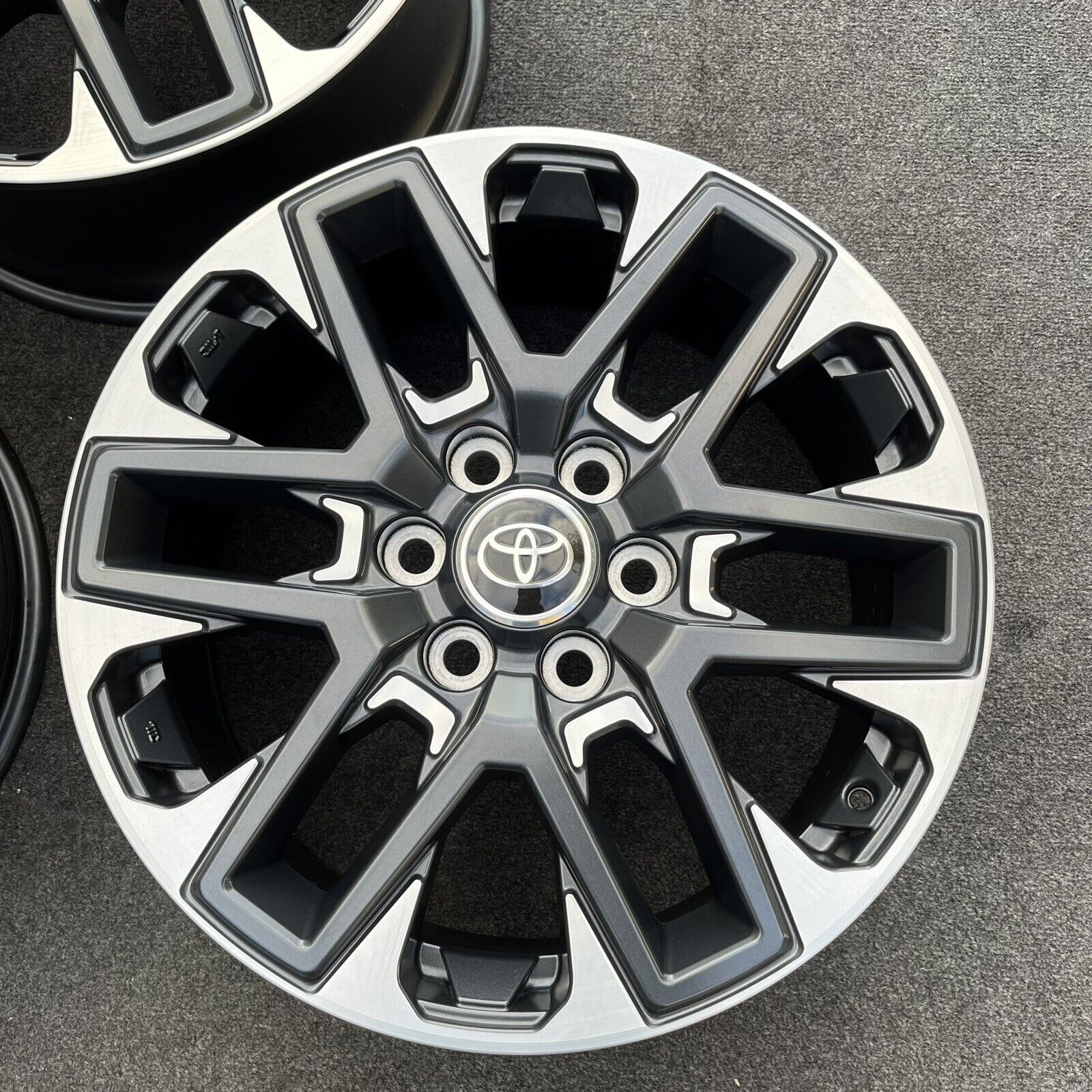 SINGLE 20 INCH WHEEL/RIM TOYOTA TUNDRA 2022 -2023 OEM CHARCOAL POLISHED ...